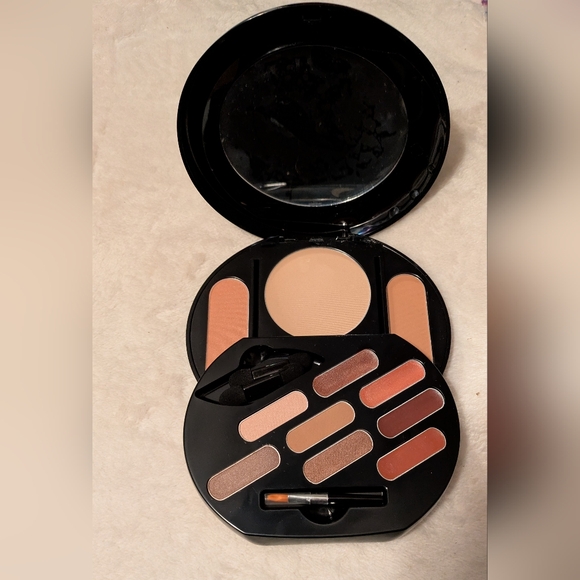 Avon | Makeup | Avon Perfect Look Multicolor Palette Lips Eyes Blush ...